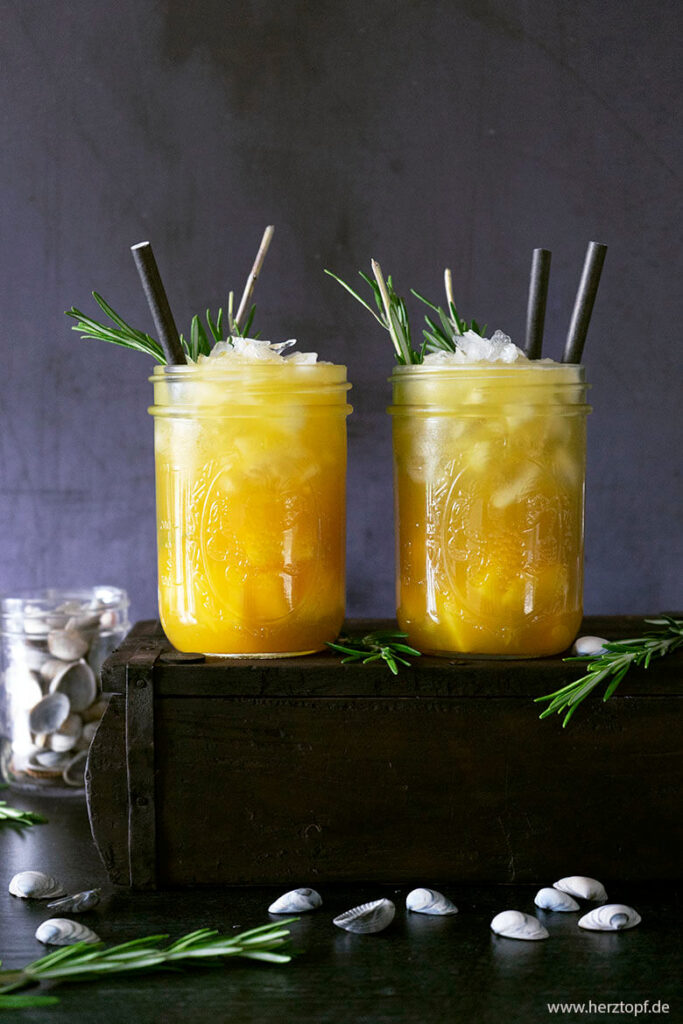 Fruchtiger Eistee mit Mango, Maracuja und grünem Tee | zuckerliebelei